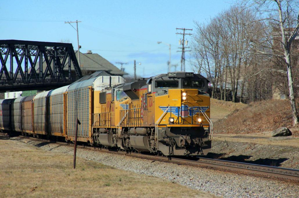 UP Powered NS 290 @ 1042 hrs